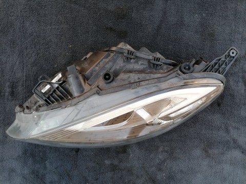 Parduota.com - Volvo V40 2014 Passenger Side Halogen Headlight 31420005