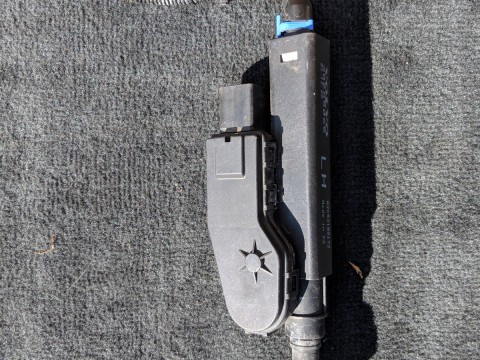 Parduota.com - Volvo V70 Left Side Head lamp Washer Motor 30655066