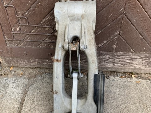 Parduota.com - Yamaha Raptor 700 2008 rear swing arm carrier axle